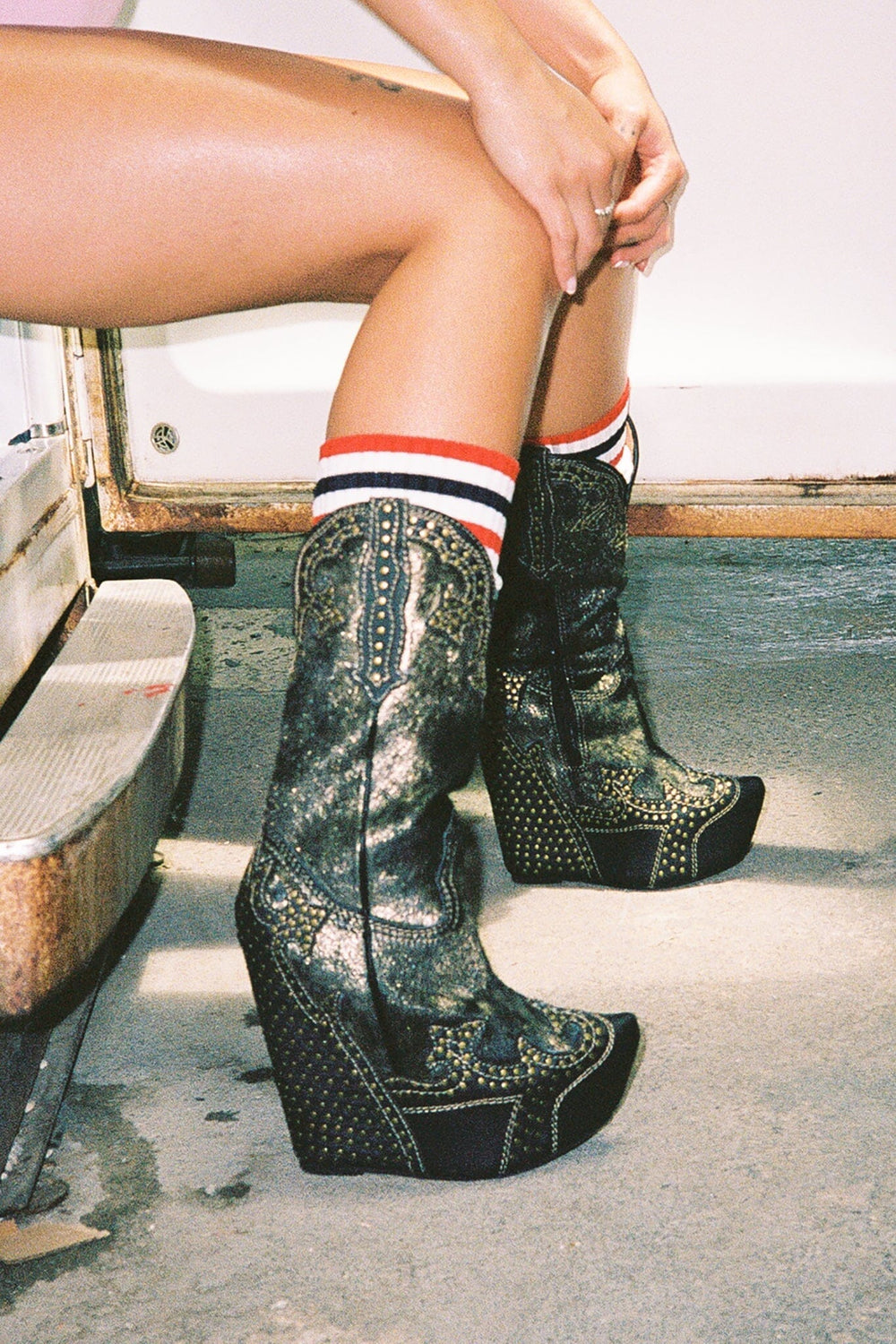 GIDDY-STUD Jeffrey Campbell Western Boot